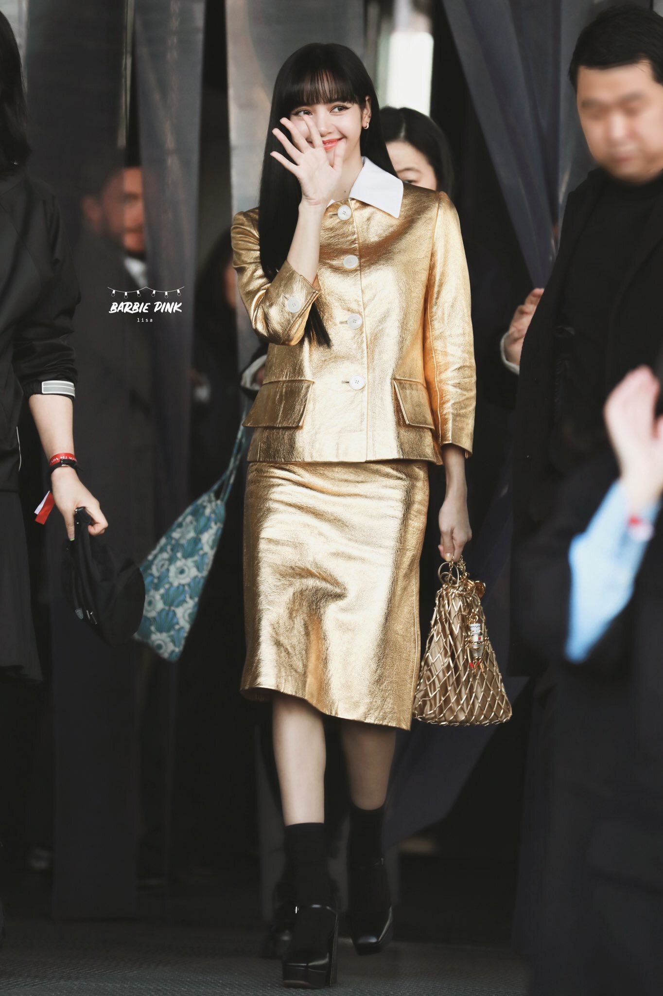 Lisa de BLACKPINK enamora al mundo durante el desfile de Prada | KpopLat